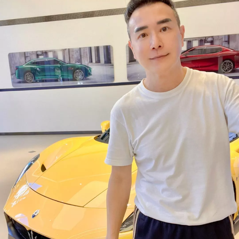 台湾高富帅有钱人帅哥套图_有保时捷，做医美职业的，生活照丰富（475张图+39个视频）-黑市学院